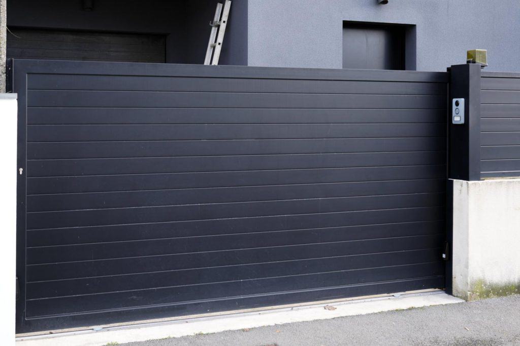 Top 8 Benefits Of Automatic Driveway Gates (and Why They're Worth It ...
